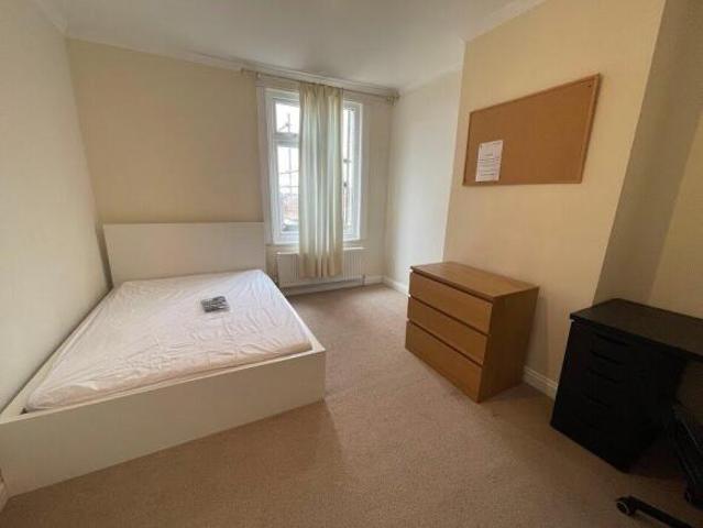 4 bedroom terraced house for rent in Gloucester Road, Horfield, Bristol, BS7