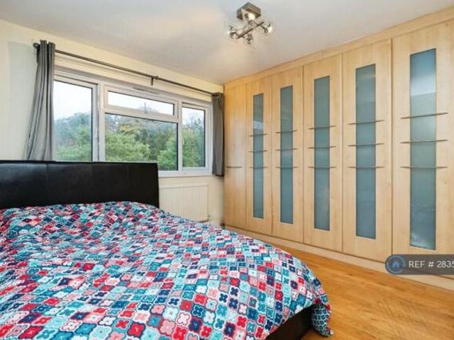 4 bedroom terraced house for rent in Grand Walk, London, E1