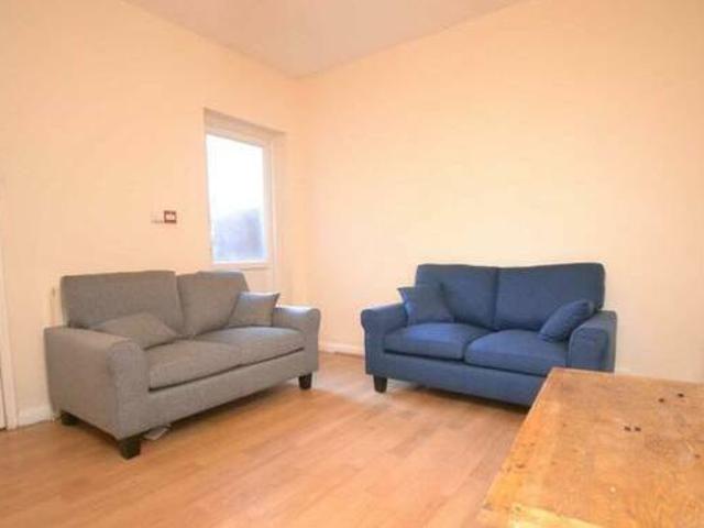 4 bedroom terraced house for rent in Grange Avenue University Area RG6