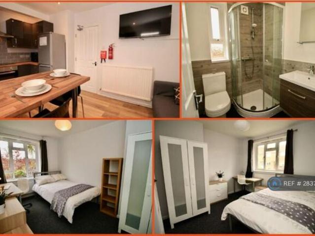 4 bedroom terraced house for rent in Grasmere Close, Norwich, NR5