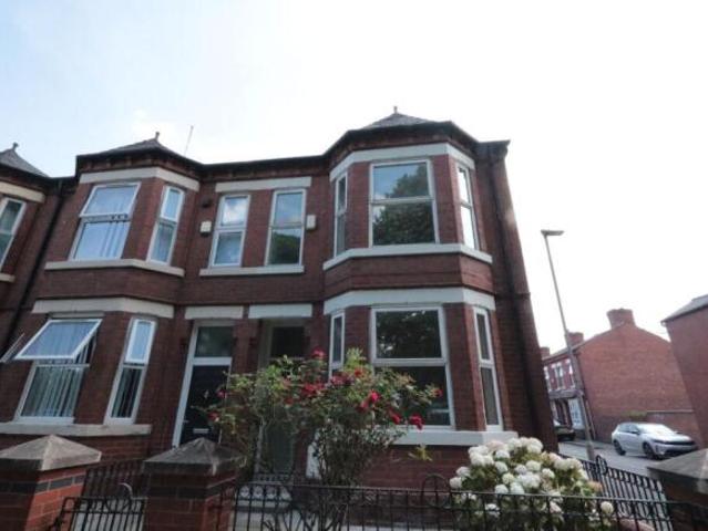 4 bedroom terraced house for rent in Great Western Street, Manchester, M14