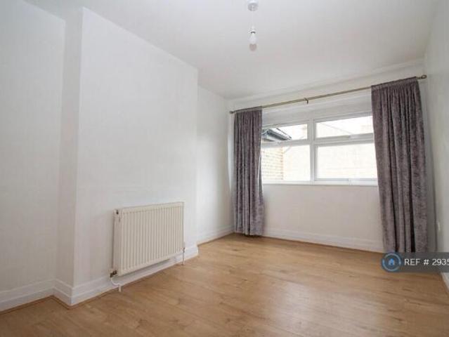 4 bedroom terraced house for rent in Green Lanes, London, N13
