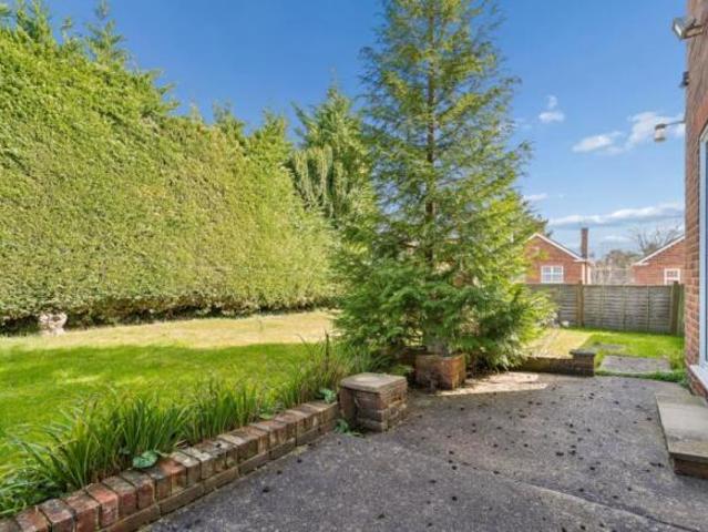 4 bedroom terraced house for rent in Greenheys Close, Northwood, HA6