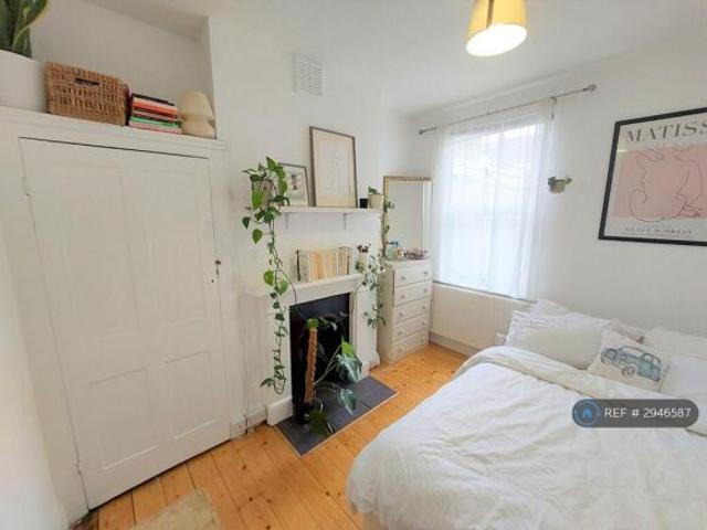 4 bedroom terraced house for rent in Greyhound Road, London, NW10