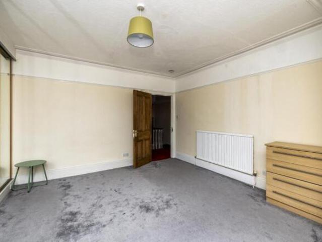 4 bedroom terraced house for rent in Griffin Road London SE18