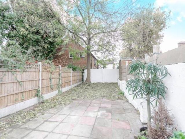 4 bedroom terraced house for rent in Grosvenor Park Road, London, E17