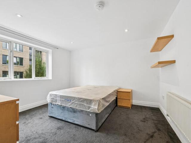 4 bedroom terraced house for rent in Grove Street, Surrey Quays, London, SE8