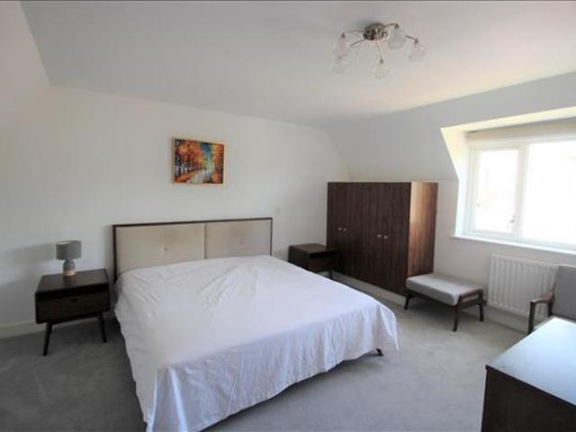 4 bedroom terraced house for rent in Guardhouse Way, Mill Hill, NW7