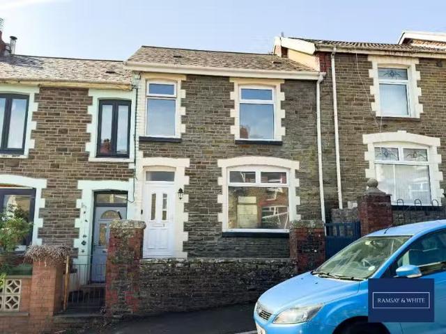 4 bedroom terraced house for rent in Gwernifor Street, Mountai.