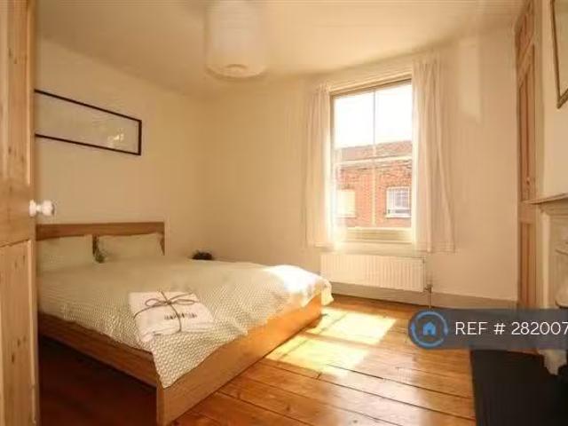 4 bedroom terraced house for rent in Dover Street, Canterbury.