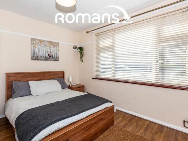 4 bedroom terraced house for rent in Doddsfield Road, Slough, SL2