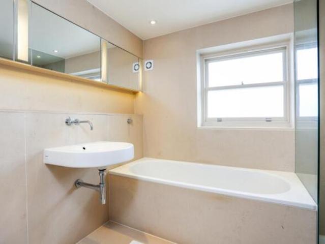 4 bedroom terraced house for rent in Dale Street London W4