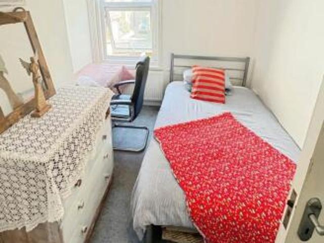 4 bedroom terraced house for rent in Dean Street Portsmouth PO1
