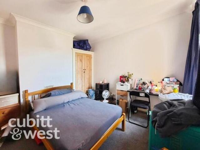 4 bedroom terraced house for rent in Delamere Road Southsea PO4
