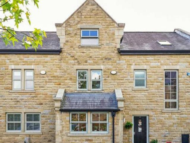 4 bedroom terraced house for rent in Dunscar Grange Bromley Cross Bolton Lancs BL7