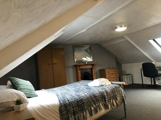 4 bedroom terraced house for rent in Embankment Road, Plymouth, PL4