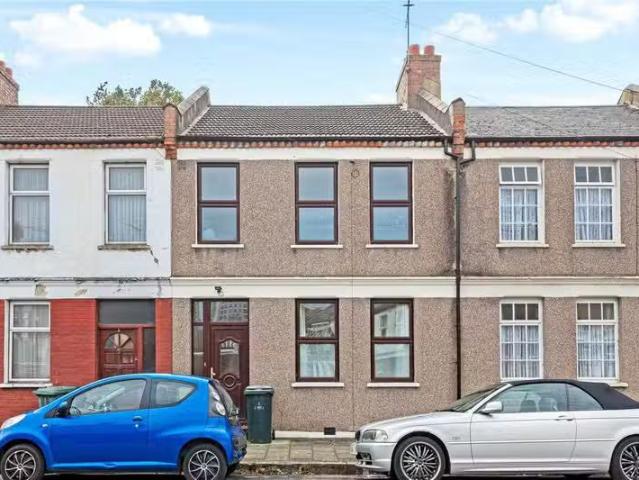 4 bedroom terraced house for rent in Emma Road, London, E13