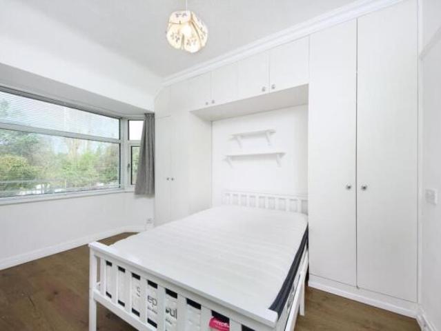 4 bedroom terraced house for rent in Empire Road, UB6