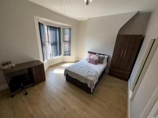 4 bedroom terraced house for rent in Empress Road, L7 8SE,, L7