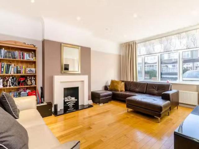 4 bedroom terraced house for rent in Eden Way, Eden Park, Beck.