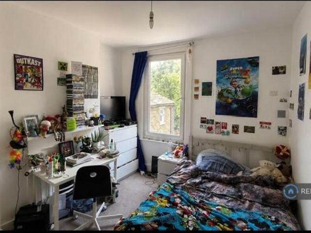 4 bedroom terraced house for rent in Elverson Road, London, SE8
