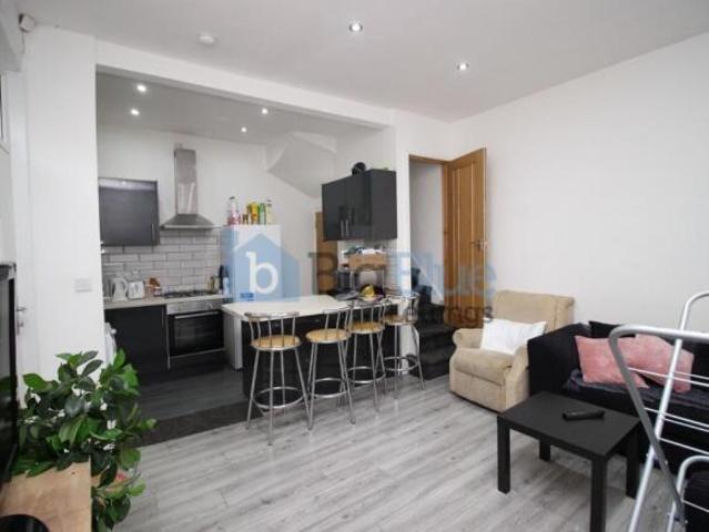 4 bedroom terraced house for rent in Elizabeth Street, Fully Refurbished, Prime Location, Hyde Park!,LS6