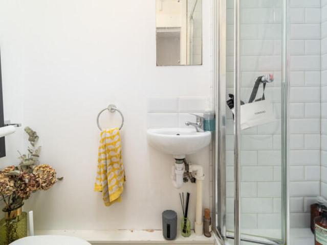 4 bedroom terraced house for rent in Erskine Crescent, Tottenham Hale, London, N17