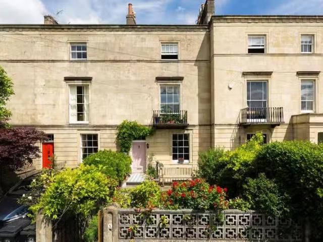 4 bedroom terraced house for rent in Exeter Buildings, Redland.