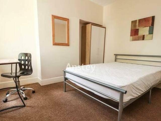 4 bedroom terraced house for rent in Four Double Bedroom Student House 2023 Bills Included Op