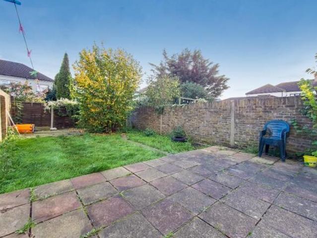 4 bedroom terraced house for rent in Foxlands Road, Dagenham, RM10