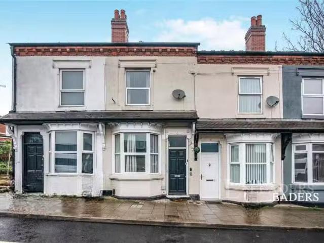 4 bedroom terraced house for rent in Factory Road, Birmingham.