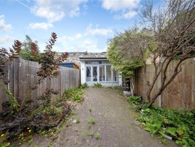 4 bedroom terraced house for rent in Fairlawns, Twickenham, TW1