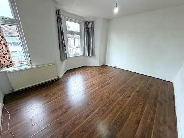 4 bedroom terraced house for rent in Fanshawe Avenue, Barking.