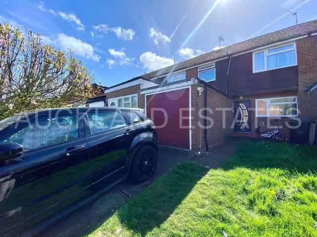 4 bedroom terraced house for rent in Far End, Hatfield, AL10