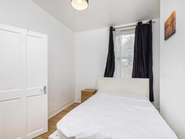 4 bedroom terraced house for rent in Farmdale Road London SE10