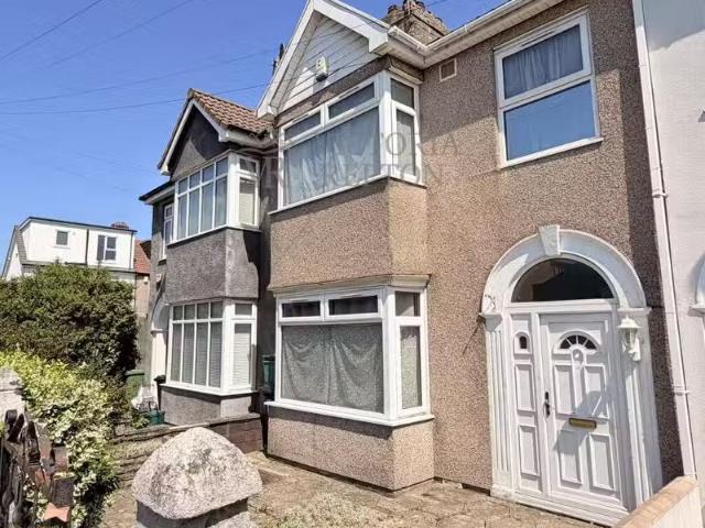 4 bedroom terraced house for rent in Filton Avenue, Horfield.