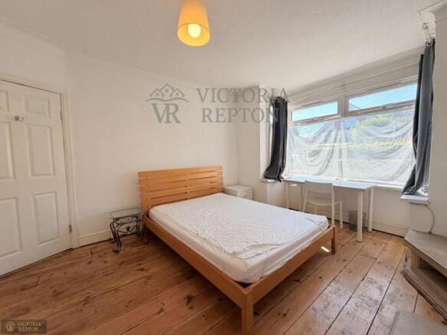 4 bedroom terraced house for rent in Filton Avenue, Horfield, BS7