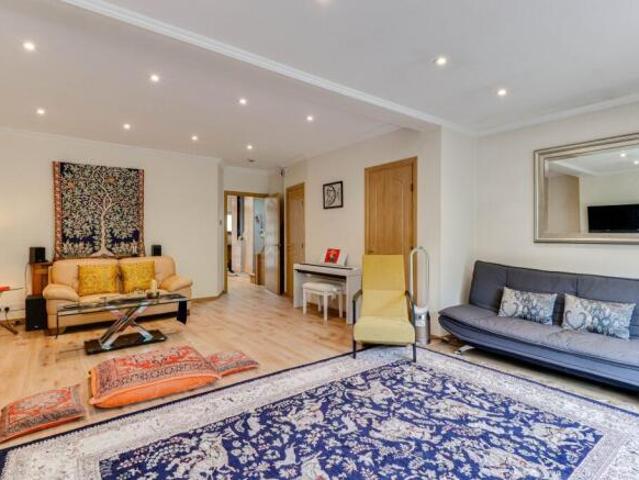4 bedroom terraced house for rent in Firstway, London, SW20