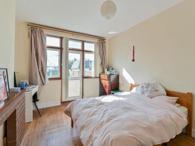 4 bedroom terraced house for rent in Fishponds Road, Tooting Bec, London, SW17