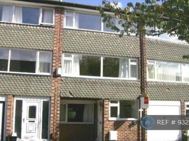 4 bedroom terraced house for rent in Fistral Avenue Heald Green Cheadle SK8