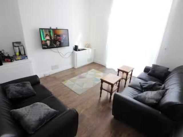 4 bedroom terraced house for rent in Flaxland Avenue, Heath, C.