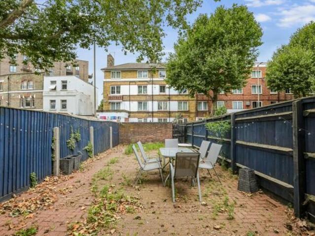 4 bedroom terraced house for rent in Frankland Close, London, SE16