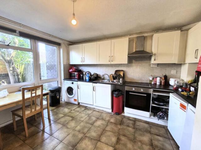 4 bedroom terraced house for rent in Franklin Square, London, W14