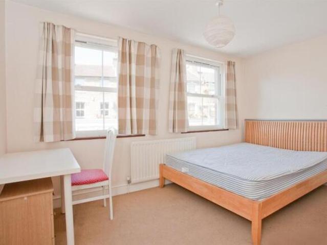 4 bedroom terraced house for rent in Friary Road, Peckham, SE15