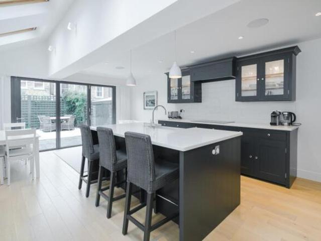4 bedroom terraced house for rent in Fullerton Road, Wandsworth, SW18