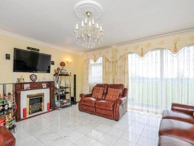 4 bedroom terraced house for rent in Knighton Close, South Croydon, Surrey, CR2