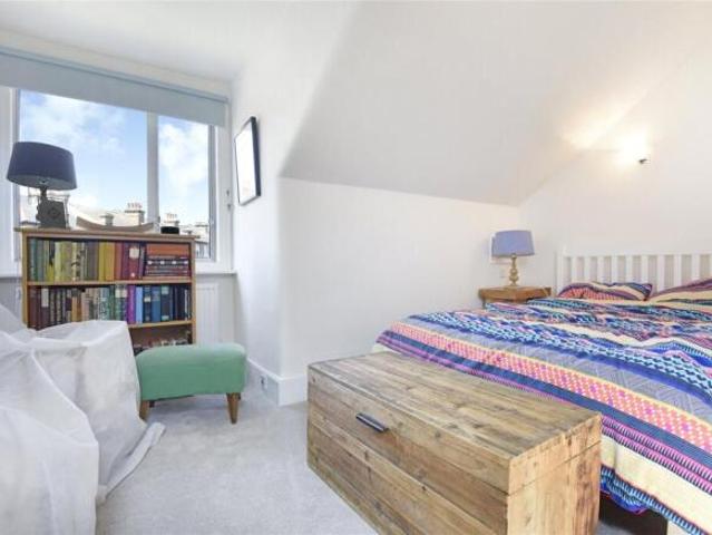 4 bedroom terraced house for rent in Kelross Road, Islington, N5