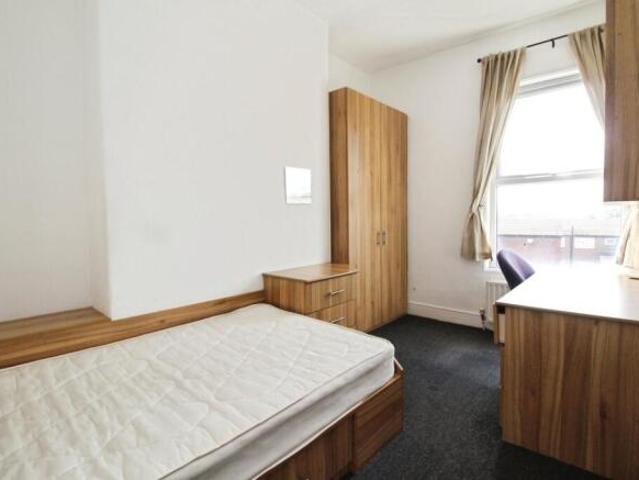 4 bedroom terraced house for rent in Kendal Lane, City Centre, Leeds, West Yorkshire, LS3