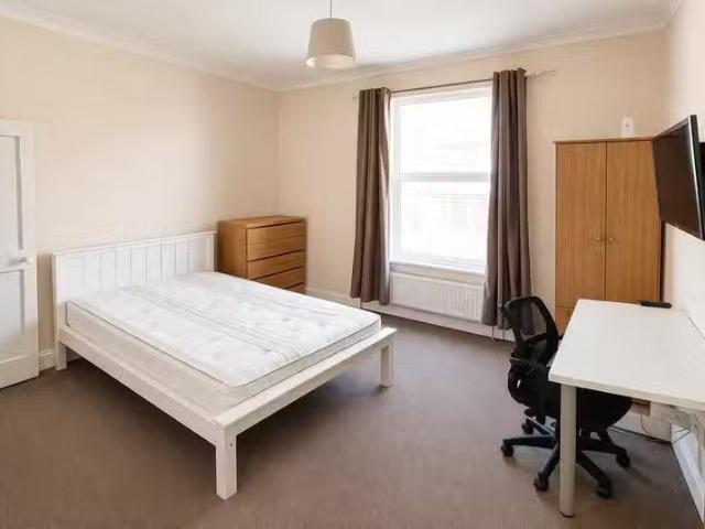 4 bedroom terraced house for rent in Kensington Road, Earlsdon.