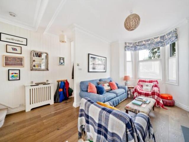 4 bedroom terraced house for rent in Kerrison Road, SW11